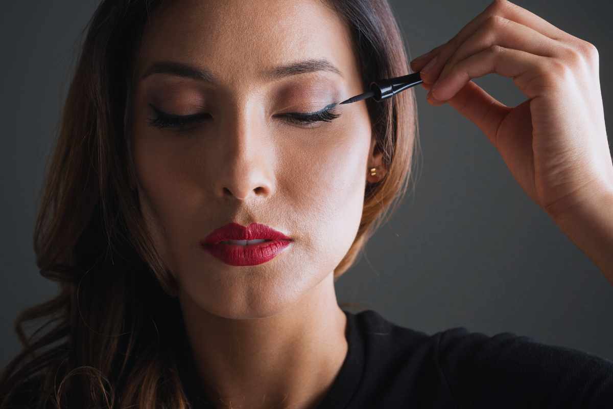 Beginner's Guide to Using Liquid Eyeliner: A Step-by-Step Tutorial