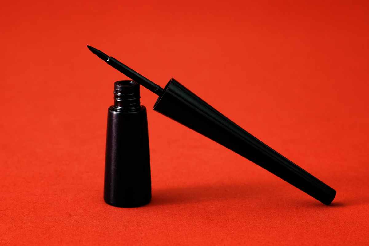 Beginner's Guide to Using Liquid Eyeliner: A Step-by-Step Tutorial