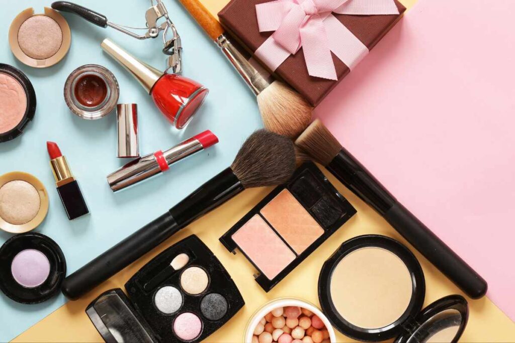 Effortless Beauty: Makeup Tips for Those Who Wear Glasses