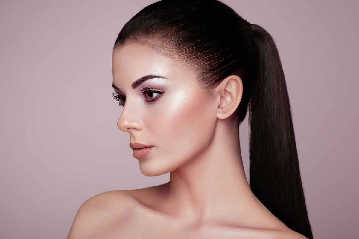 Beauty Tips: Using Highlighter to Make Your Best Features Shine
