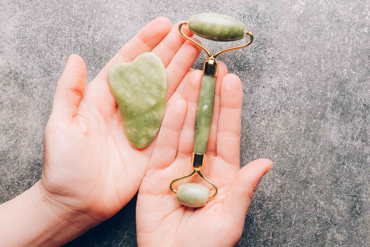 How to Use Jade Rollers and Gua Sha to Improve Facial Circulation
