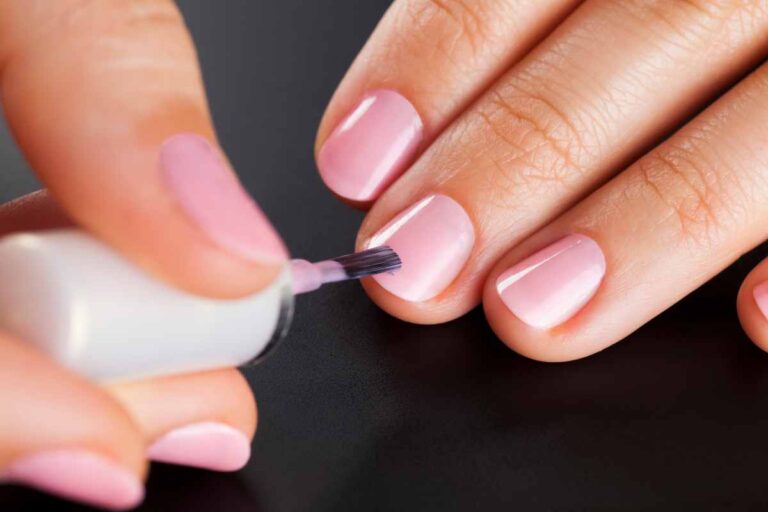 Manicure in Minutes: Quick Solutions for Impeccable Nails