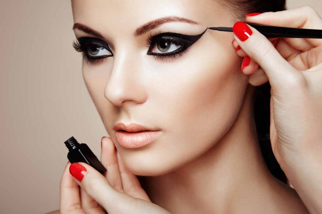 7 Ways to Make Your Eyes Pop with Makeup