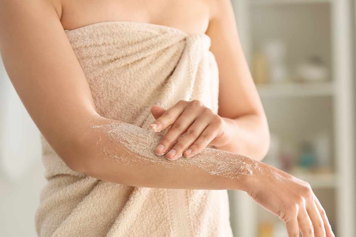 What Is the Difference Between a Natural Body Scrub and a Commercial One?