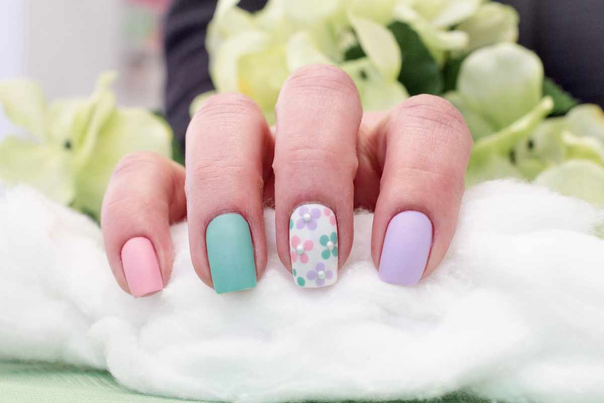 Fresh and Floral: A Complete Guide to Spring Short Nails