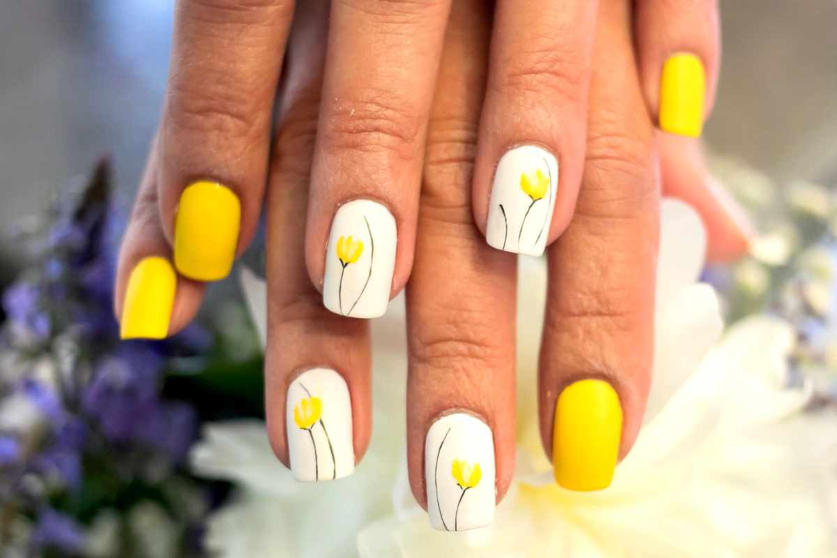 Simple Yellow Spring Nail Designs for Every Occasion