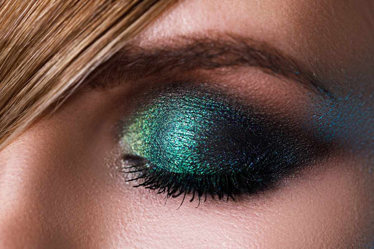 Complete Guide to Creating Looks with Metallic and Neon Eyeshadows