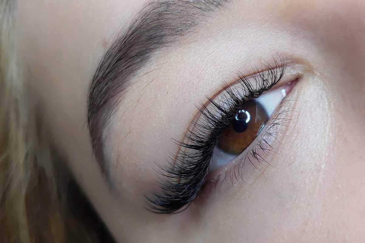 The Ultimate Guide to Applying Lash Clusters for DIY Extensions
