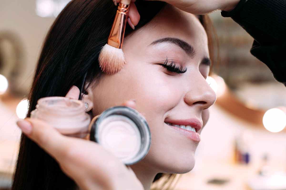 What Makeup Styles Flatter Different Face Shapes?