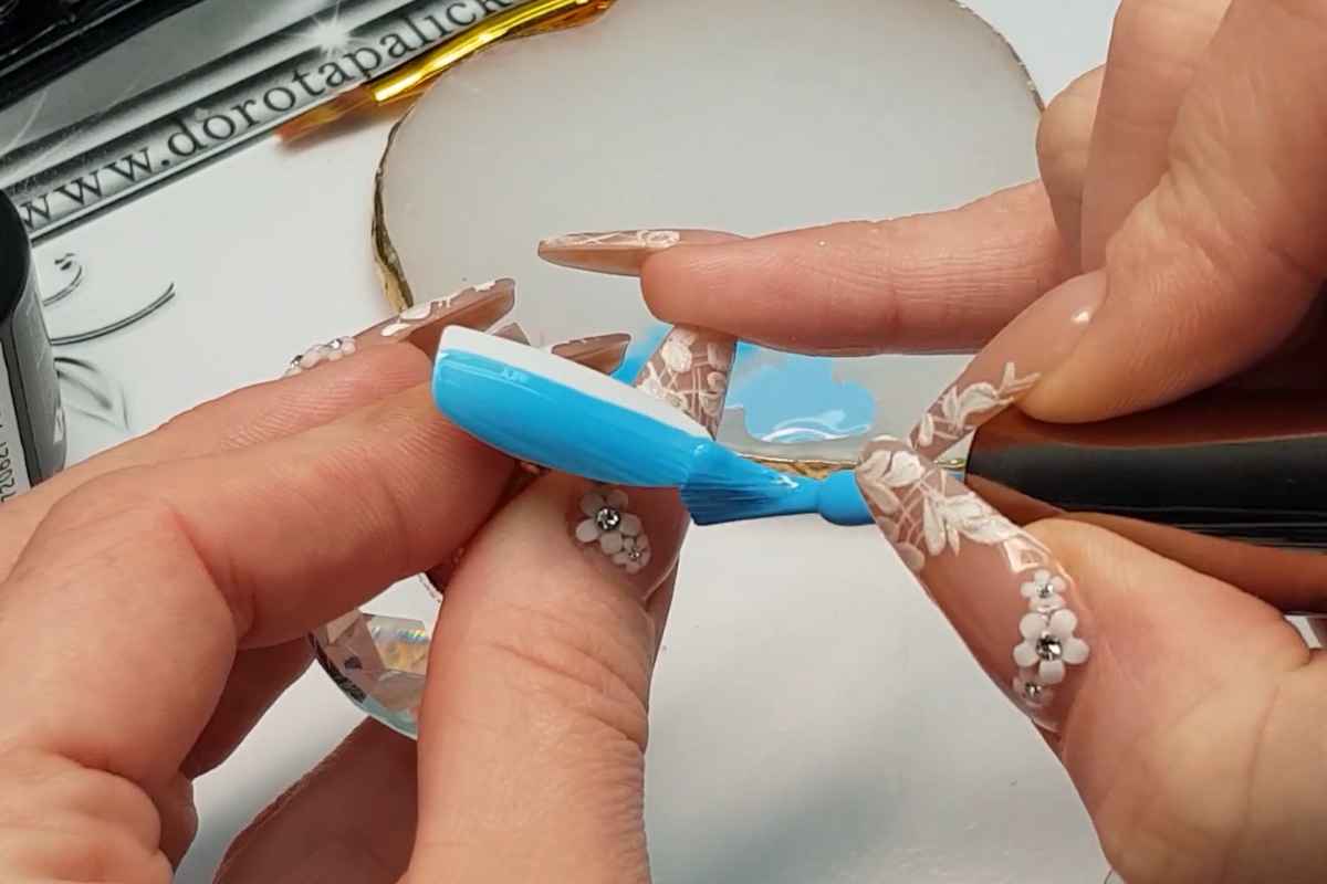 Create Stunning Blue Nail Art: Simple Ideas for Beginners