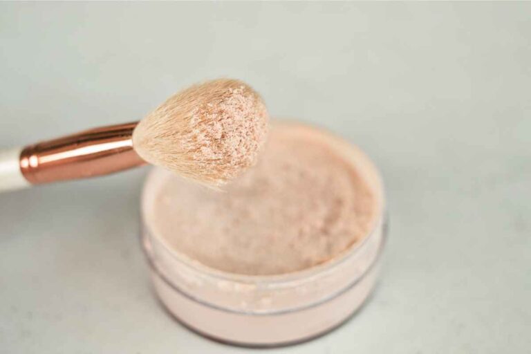 Powder vs. Cream Contouring: Key Differences
