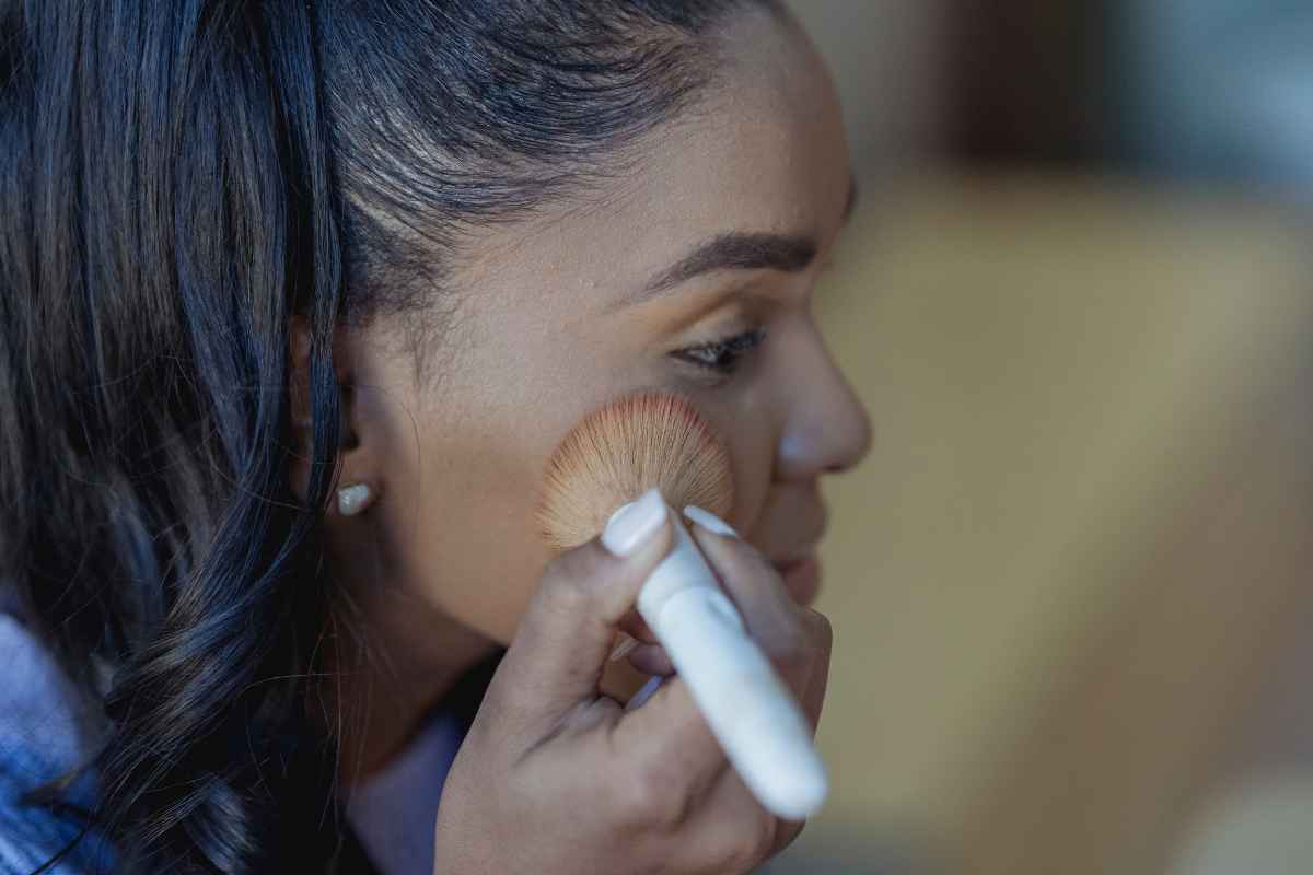 Powder vs. Cream Contouring: Key Differences
