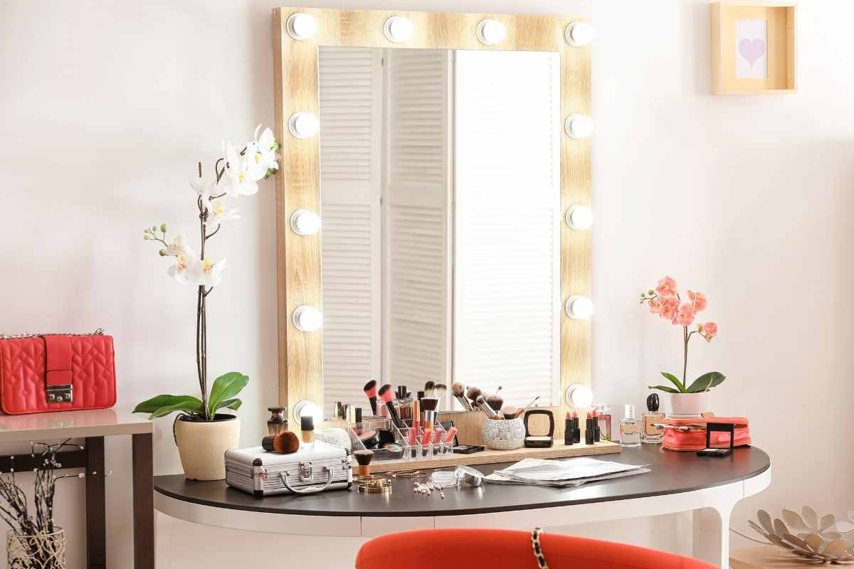 How Lighting Affects Your Makeup Results (And How to Adjust It)