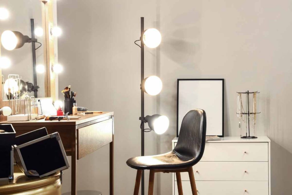 How Lighting Affects Your Makeup Results (And How to Adjust It)