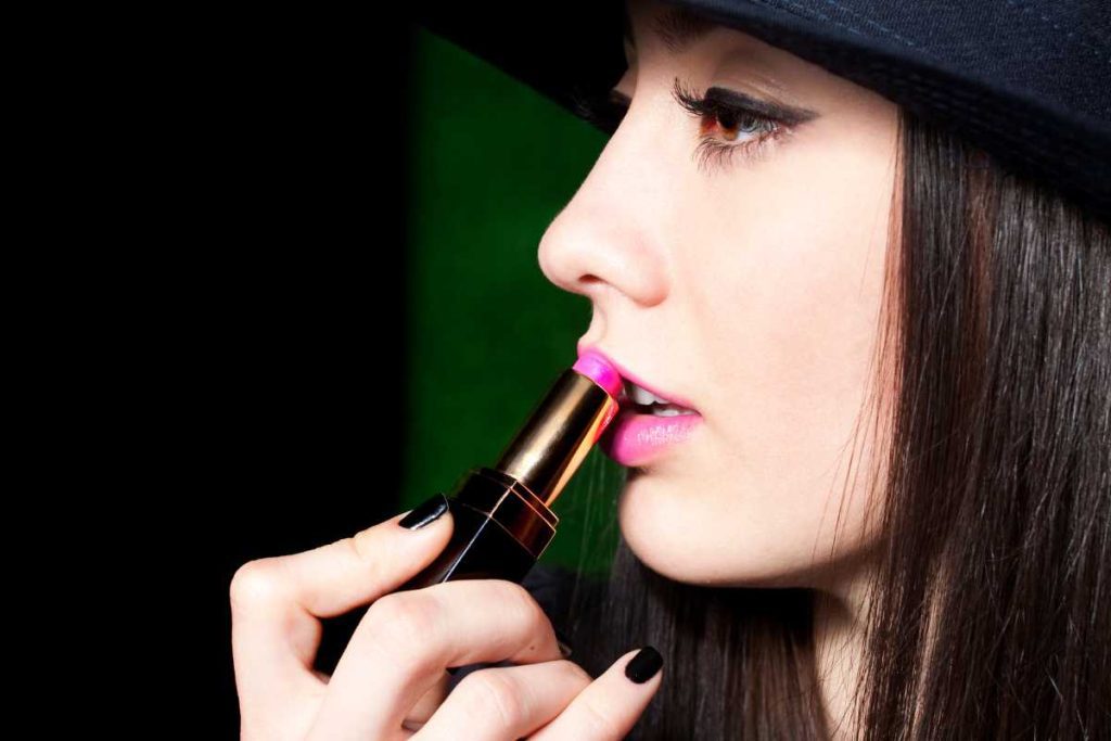 The Psychology of Makeup: Why We Wear It and How It Affects Mood