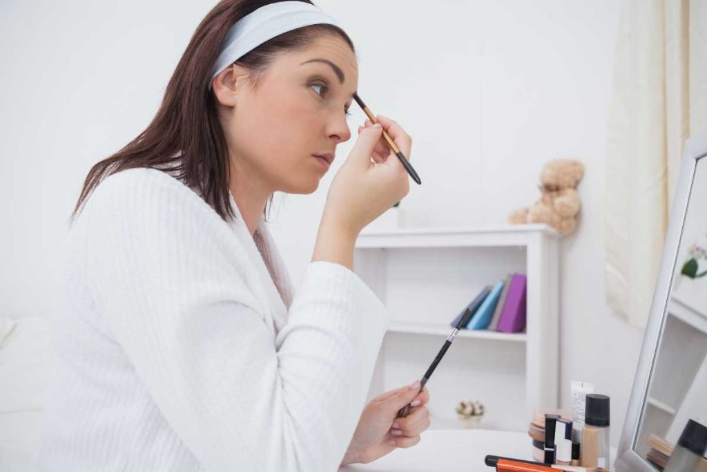 The Psychology of Makeup: Why We Wear It and How It Affects Mood